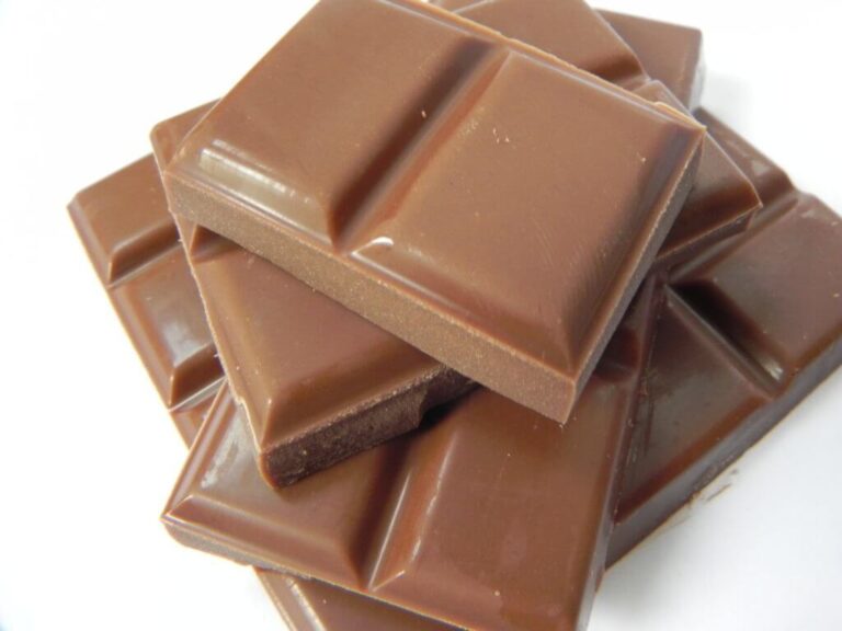 Phân biệt socola trắng, socola đen và socola sữa - ZingSweets